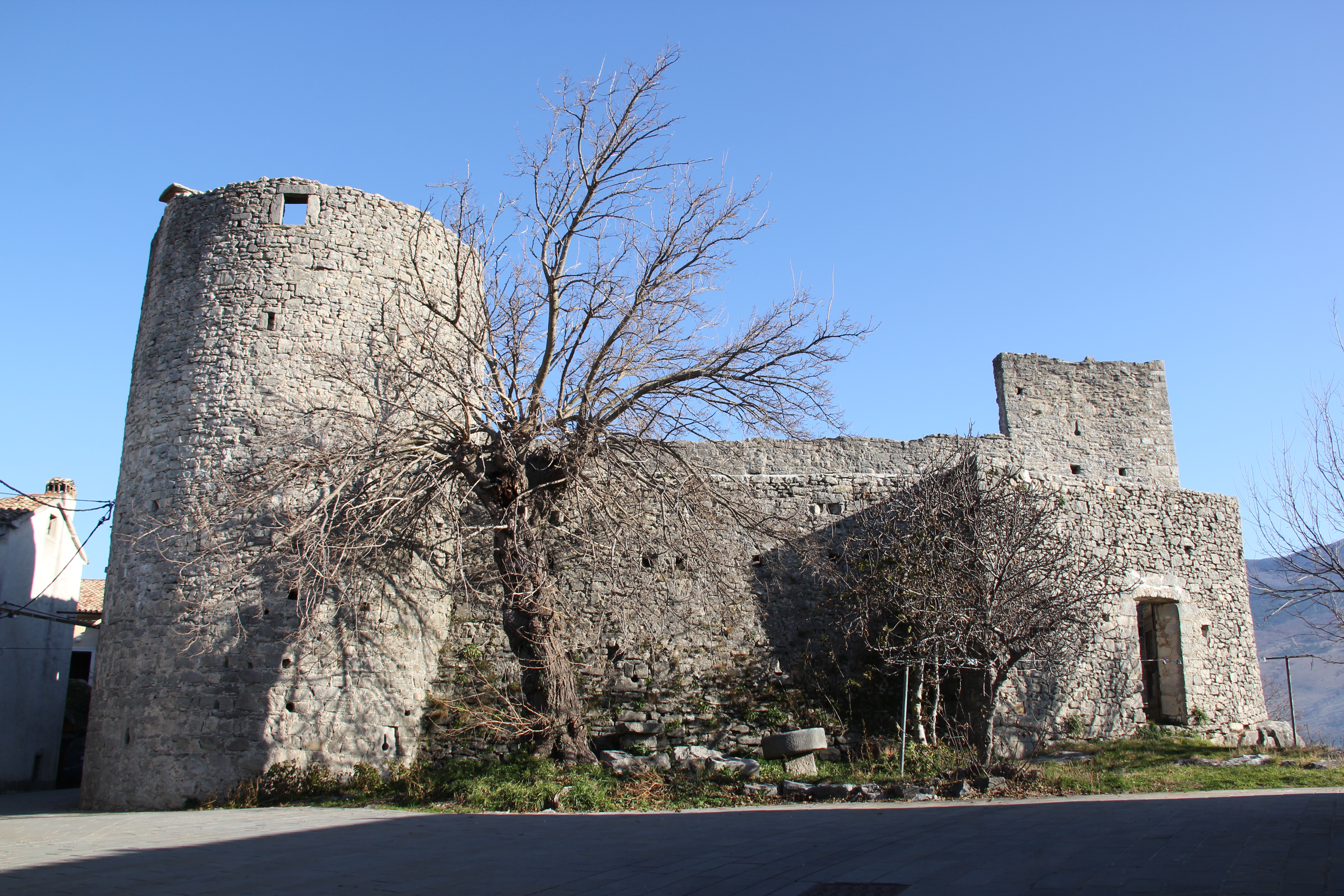 Dvorci, crkve i stari gradovi